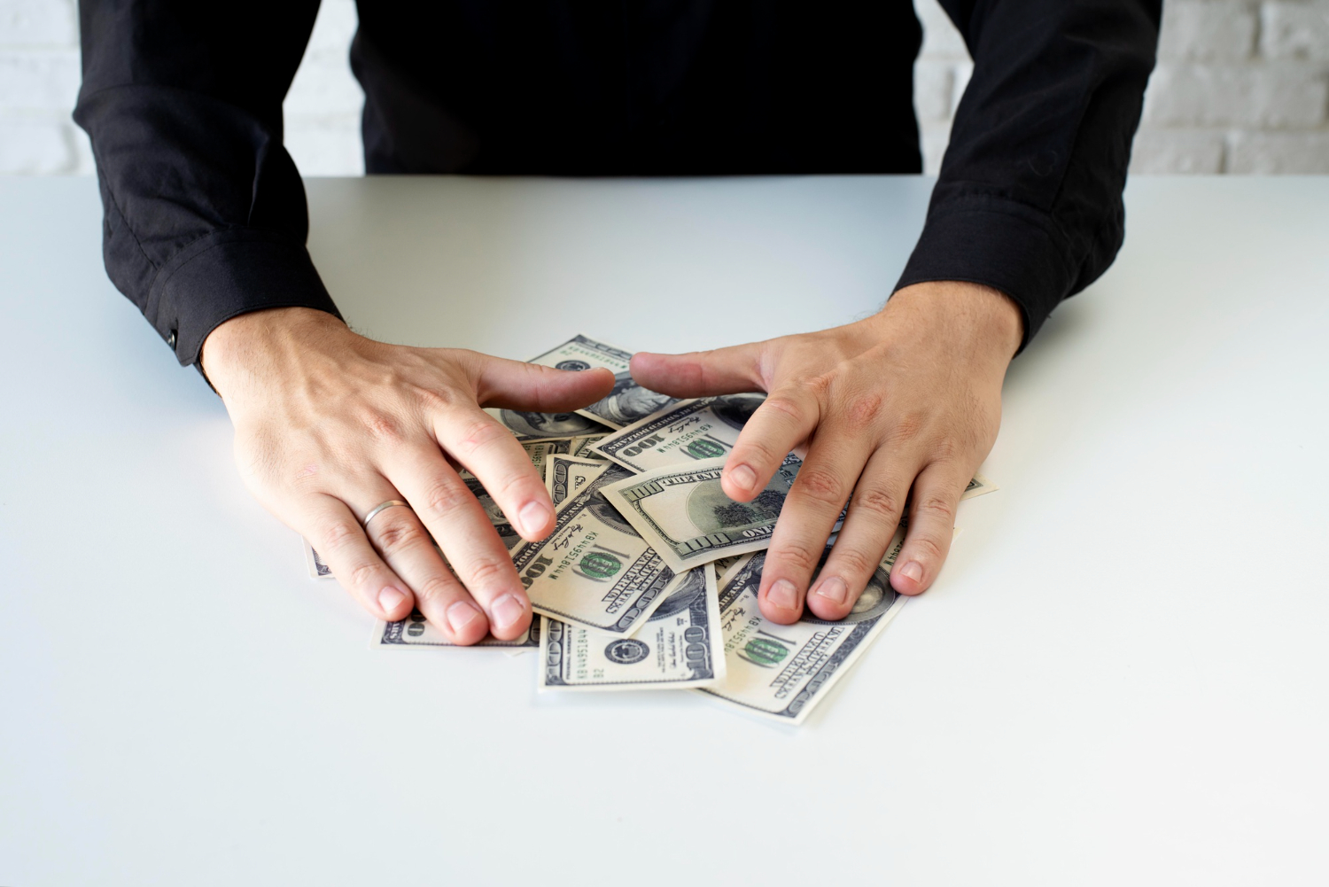 Berbagai Modus dan Kasus Pencucian Uang (Money Laundering) Berbagai Modus dan Kasus Pencucian Uang (Money Laundering)
